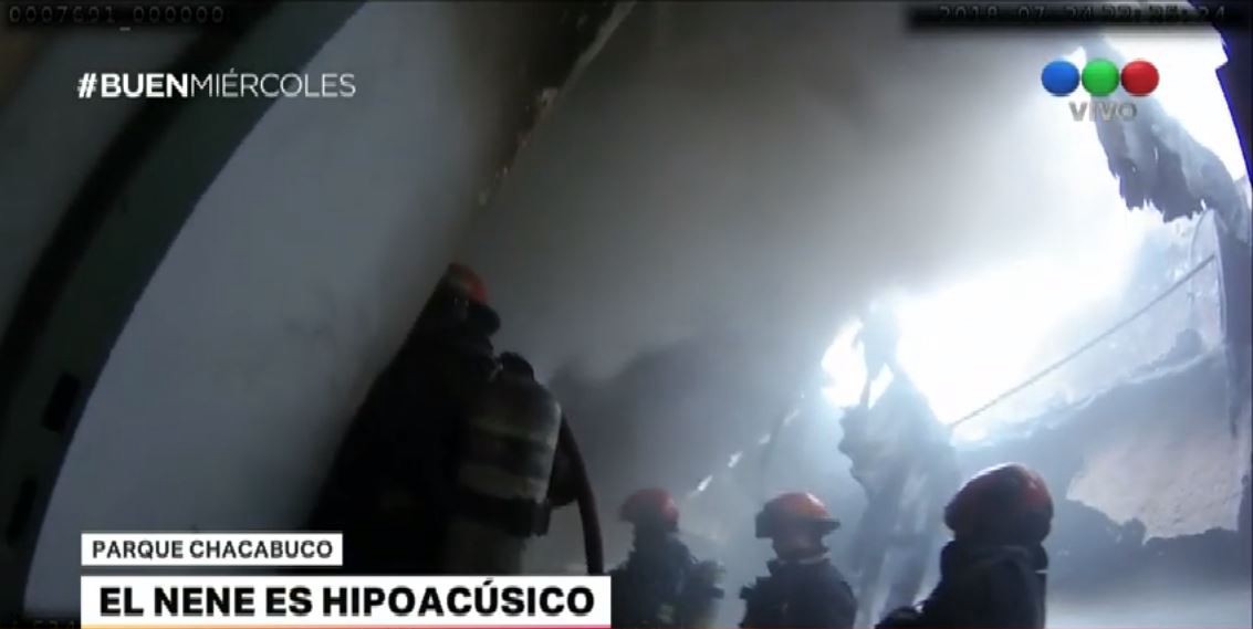 Un nene hipoacúsico fue rescatado de las llamas en su casa | Telefe ...